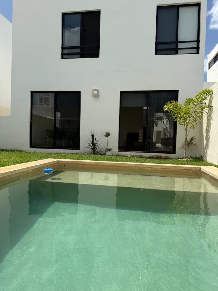 Casa Gema, Moderna Y Excelente Ubicación C/cochera - Mérida