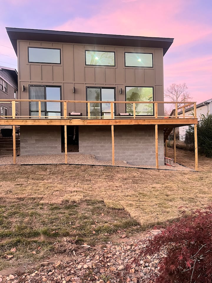 Lakefront Couples Cottage Near Oaklawn - Hot Springs, AR