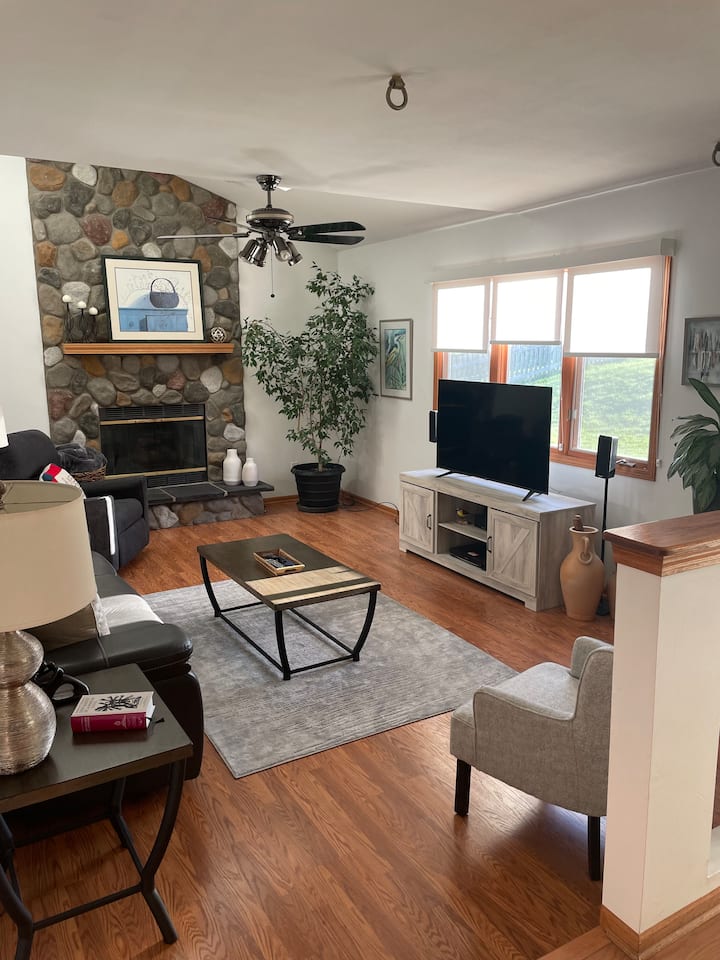 Wisc Oasis- 5bdrm, Firepit, Great Area, Near Lake - Kenosha, WI