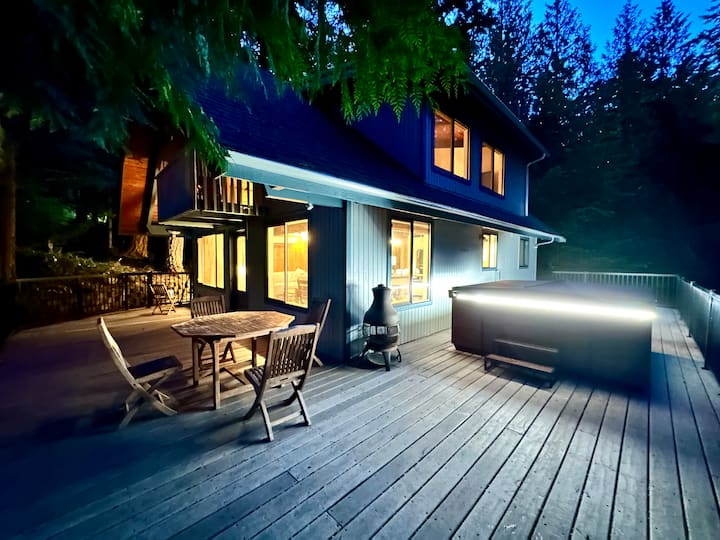 Hot Tub Retreat | Sleeps 10 | Best Stay Ever - Washington State