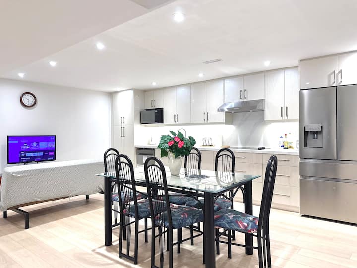 Newly 3 Bedrooms & 2 Bathrooms Basement Unit - Vaughan