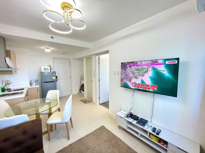 Spacious 1 Bedroom Pool View W Karaoke & Netflix - San Mateo