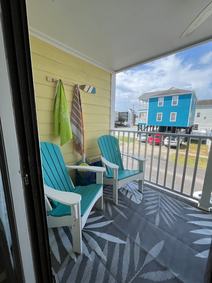 Cozy Condo W/ Ocean Views; Steps From The Sand - Murrells Inlet, SC