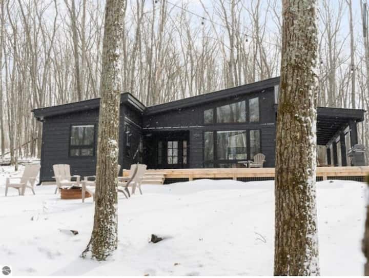 Higgins Lake Views | Hot Tub | Ski | Fireplace - Higgins Lake State Park, Roscommon