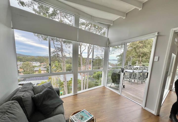 Ensuite Bedroom Views To Croudace Bay And Lake - City of Lake Macquarie