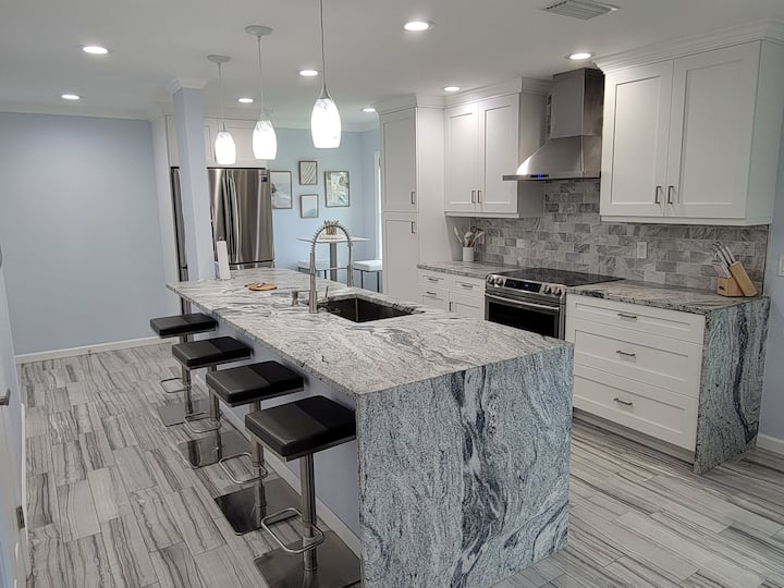 *Luxe Retreat!* Close To Beach & Flight School - Vero Beach, FL