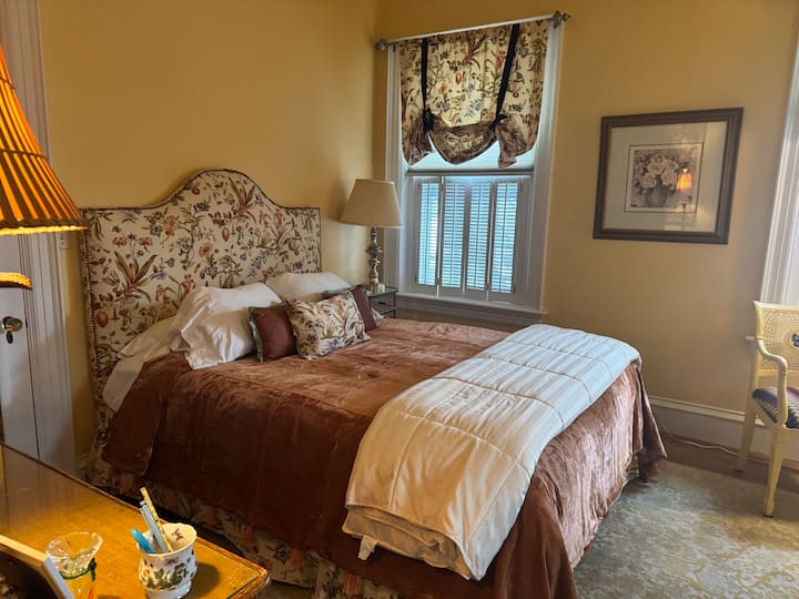 Rose Garden Studio, ‘Romantic’ - New Haven, CT