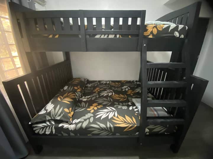 Daisy’s Room Near Dlsu-d - Dasmariñas