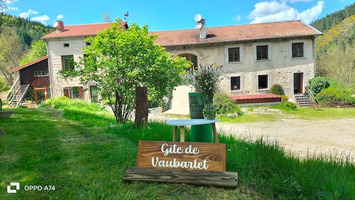 Gîte De Vaubarlet Au Calme - Haute-Loire