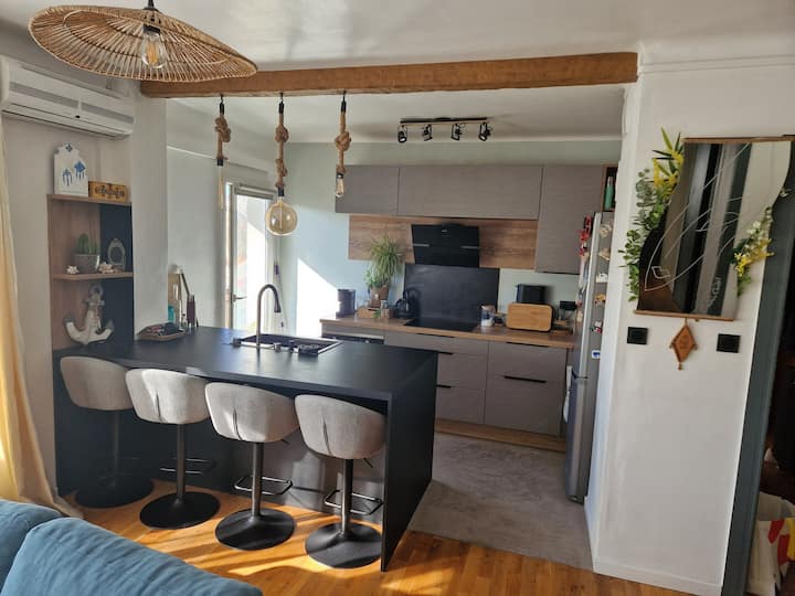 Chambre Dans Un Logement Exotique - Marseille