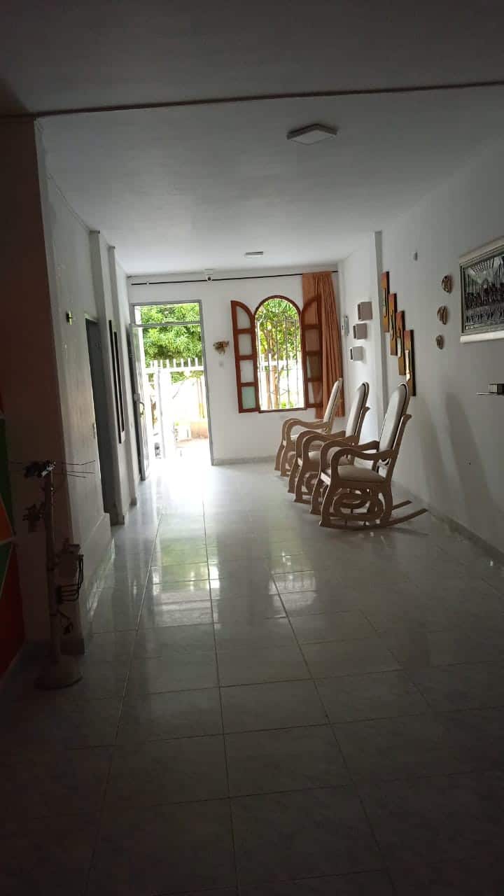 Habitación Con Televisor Baño Privado Y Cama Doble - 