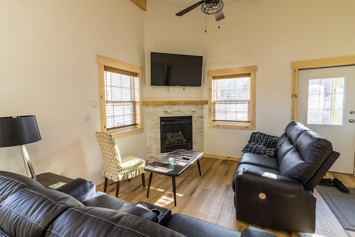 Holly's Place At Fair Haven 
Entire House - Fair Haven Beach State Park, Fair Haven