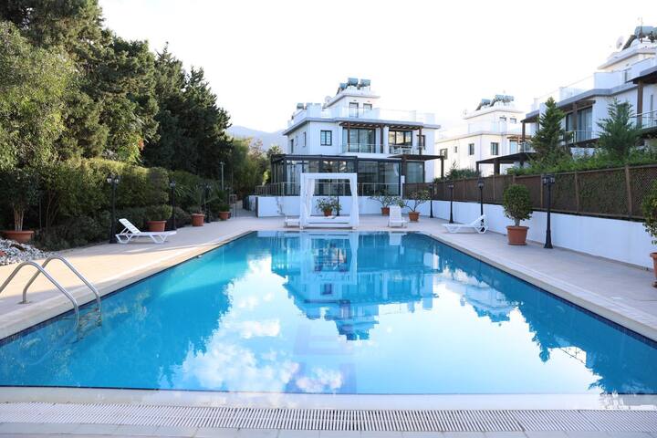 1 Min Walk To Merit Royal Diamond Hotel And Casino - Northern Cyprus
