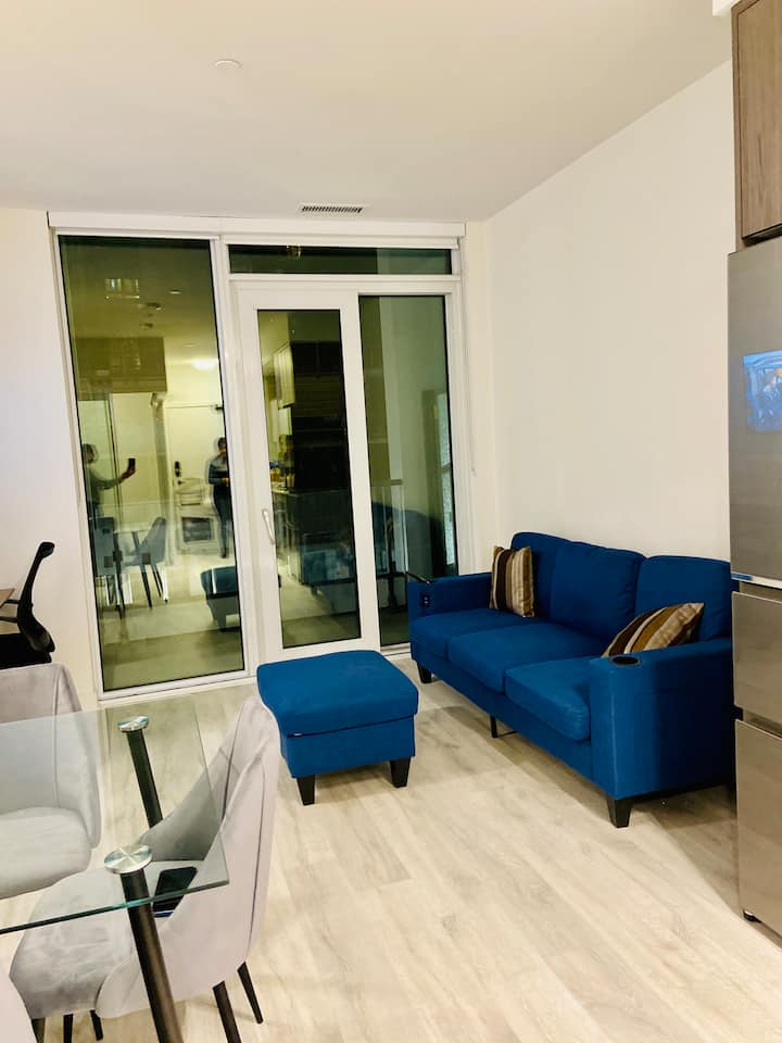 Modern 3 Bed 2 Bath Condo | Toronto Downtown - Mississauga