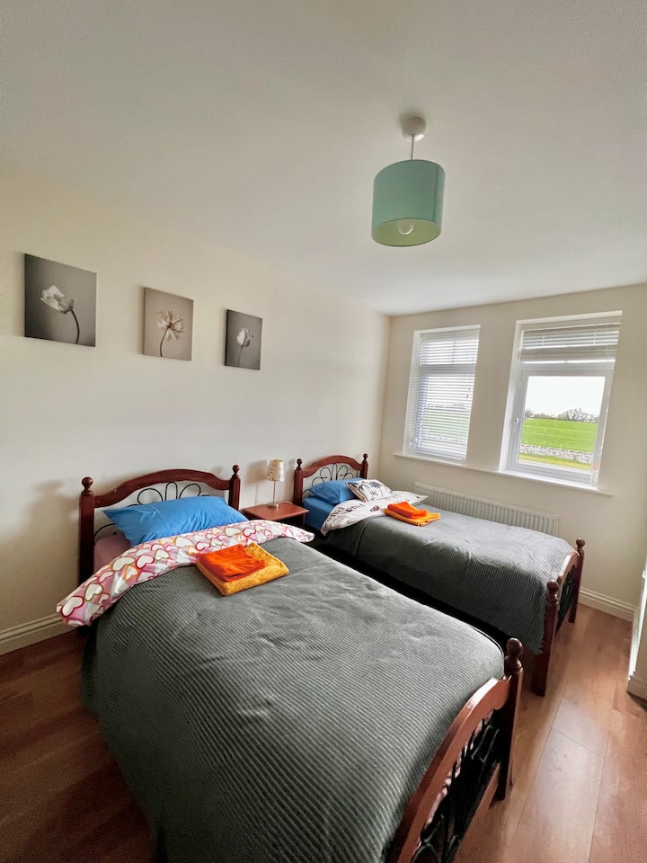 Spacious Room W. Shared Bathroom - Malahide