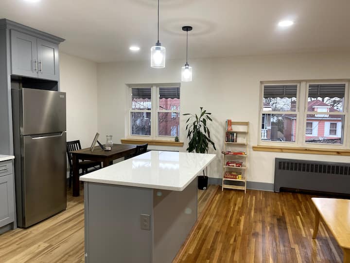 Stylish 2br Bronx Apt | Near Subway |Self Check-in - The Bronx, NY