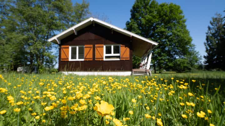 Chalet En Bois Au Bord De L'eau Près De Giverny - Tourny