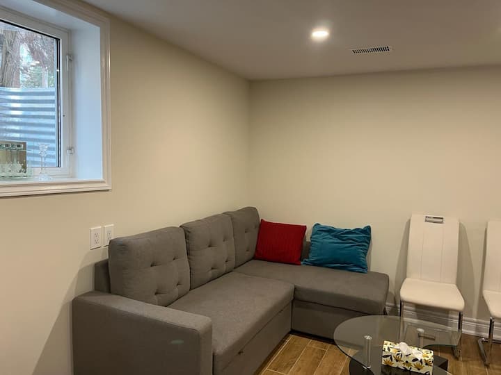 Cozy Private Basement - Bradford, ON, Canada