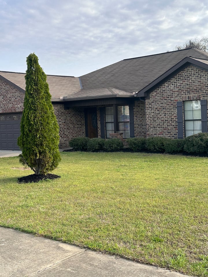 Spacious Crimson 4br Oasis - Tuscaloosa, AL