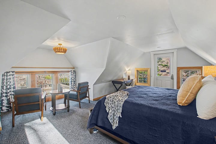 Watersview Inn-king Bedroom & 2 Twin Bedroom Suite - South Haven, MI