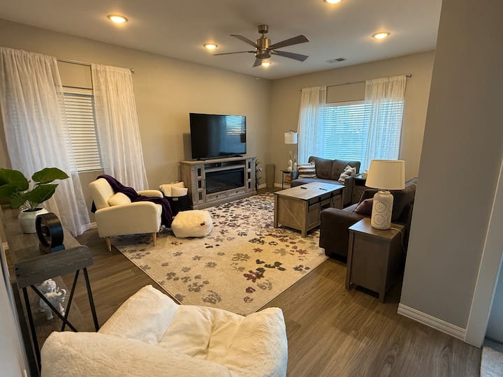 Executive Luxury Apartment-resort Type Ammenities - Springfield, MO
