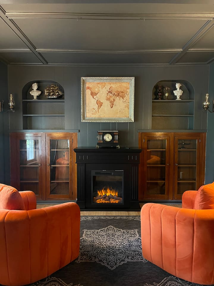 Cozy Dark Academia-inspired Aprt - Watertown, NY