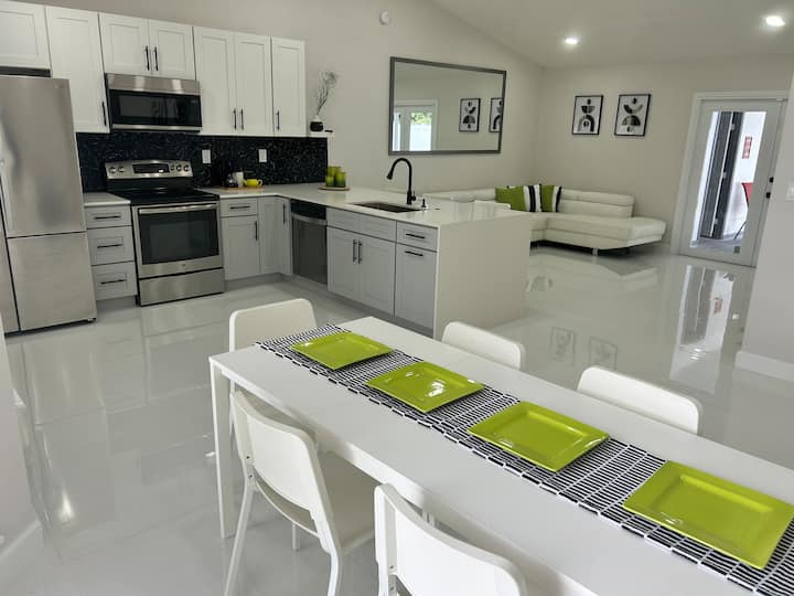 Green Oak House - Orlando International Airport (MCO)