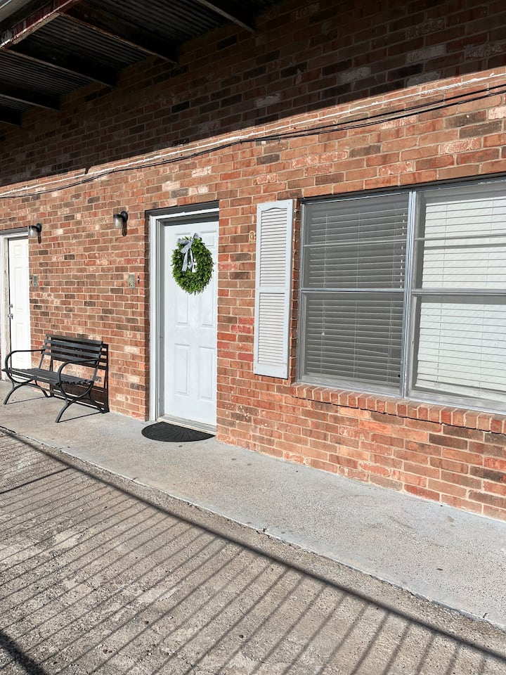 Redbrick Uptown Comfort 2bed/2bath - Eagle Pass, TX