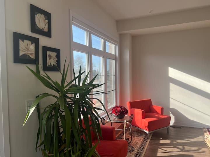 New Townhouse Near Wonderland, Hospital Vaughan - Vaughan
