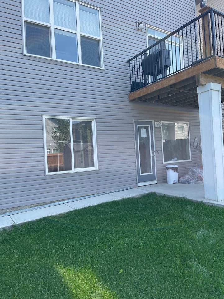 Modern Walkout Basement Suite. - Calgary