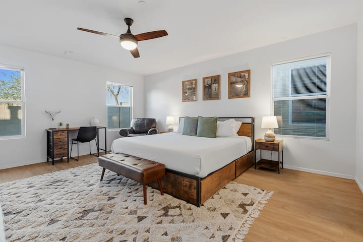 Pet Friendly Charming Home - Oro Valley, AZ