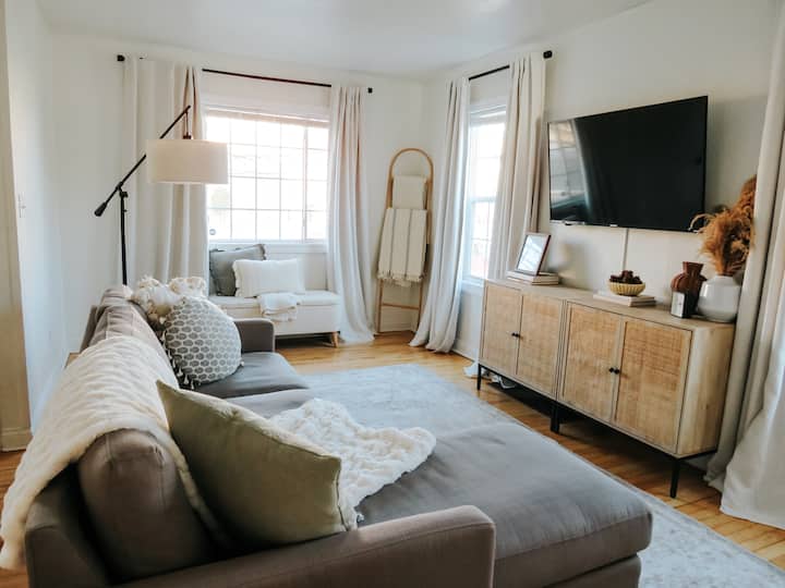 Cozy & Updated Oshkosh Home 5 Minutes From Airport - Oshkosh, WI