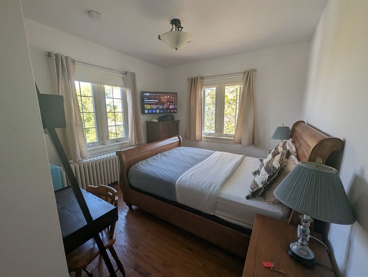 Secluded & Cozy Corner Room In Stylish Home - Gran Sudbury