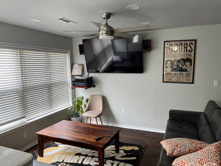 Downtown Condo On The Nwa Trail - Fayetteville, AR