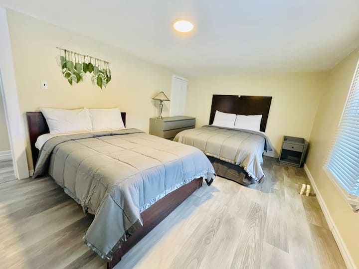 Falls  Home Walk To Falls. Casino. Clifton Hill - Niagara Falls