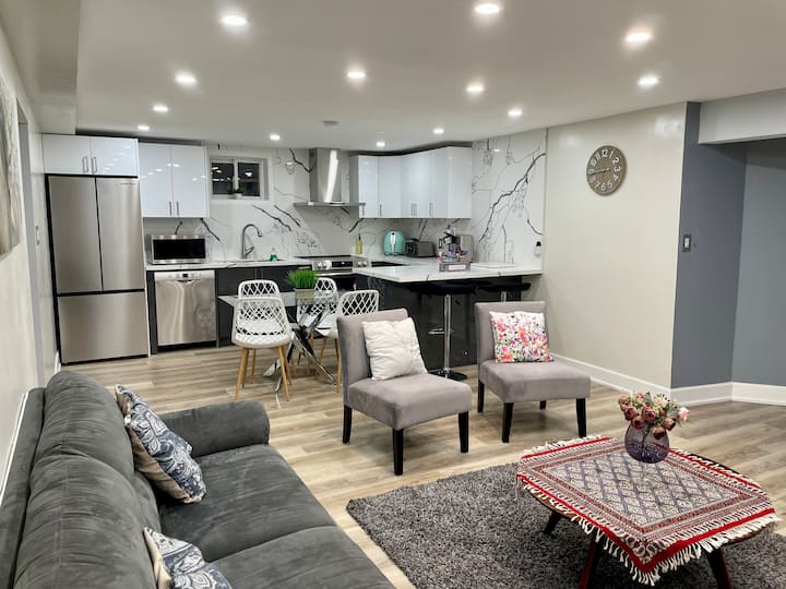2 Bedroom Basement Apartment With Modern Amenities - Vaughan