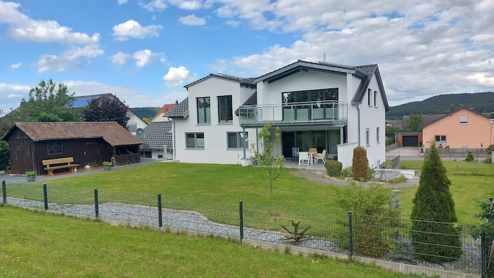 Große, Ruhige Wohnung Mit Traumblick - Neumarkt