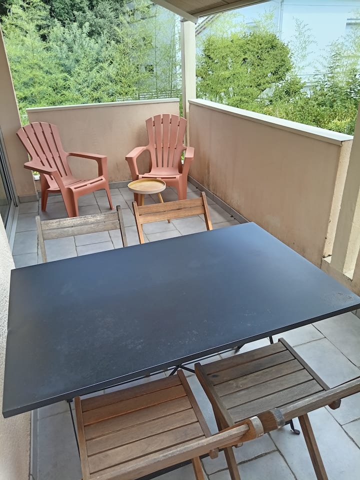 Cosy Avec Balcon, Mer à 300m, Pontaillac à 600m - Royan