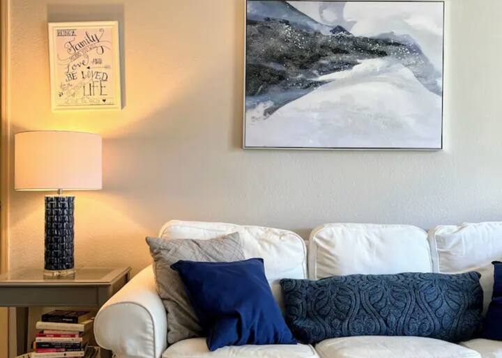 Perfect Location Entire Private Apartment - Calabasas, CA