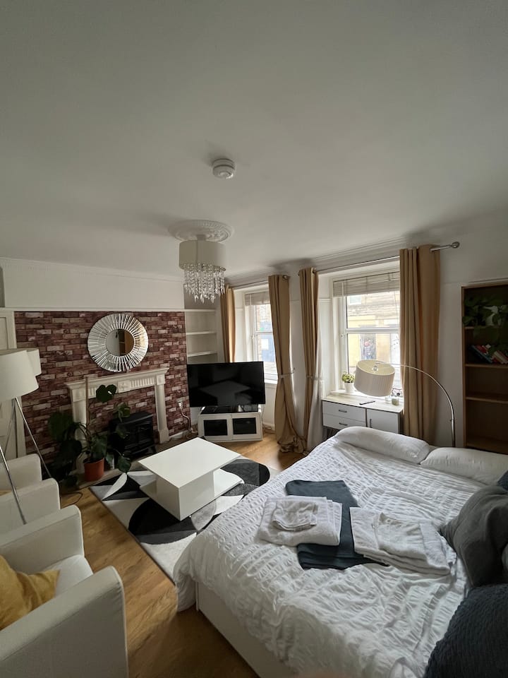 Cosy Apartment Central Edinburgh - Edinburgh Waverley station