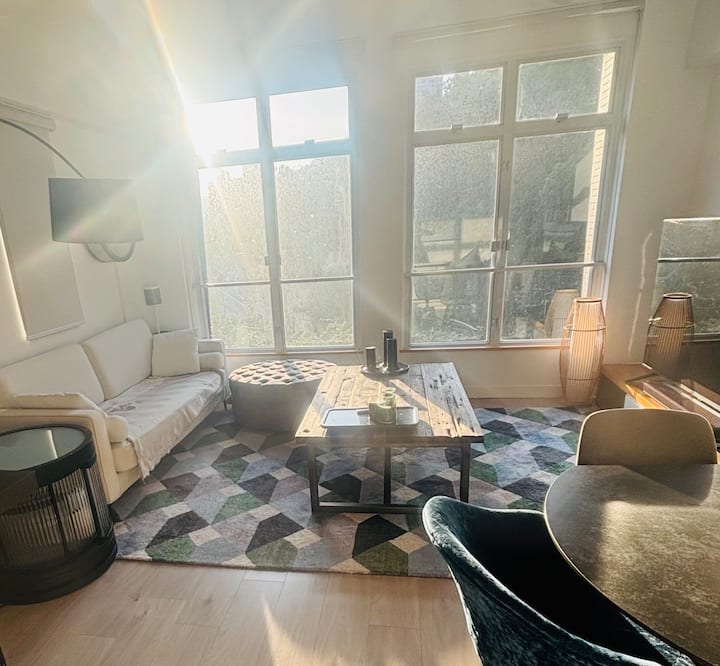 Large Comfortable 1 Bed In The Heart Of Hong Kong - Wan Chai