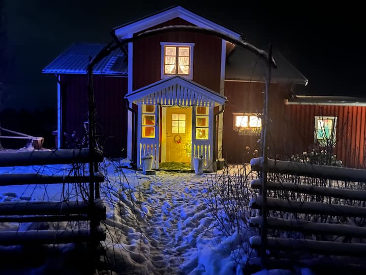 Lantlig Idyll: Isaberg, Bastu, Kamin, Wi-fi. - Anderstorp