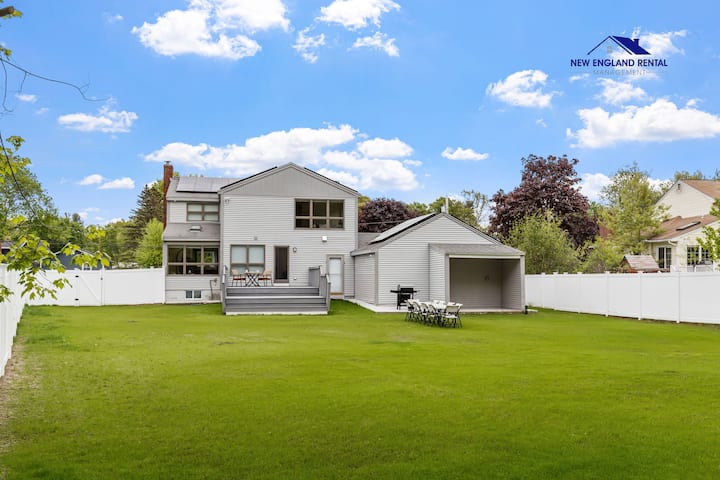 A Charming Cozy Modern House - Lowell, MA
