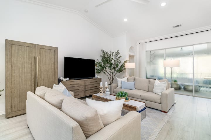 Elegant Coastal Condo W Pool/hot Tub/2br/2ba/1car - Naples, FL