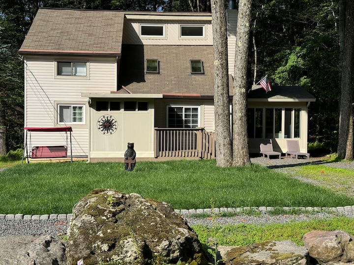 Cozy Arrowhead Lake Home With Resort Amenities - Arrowhead Lake, PA