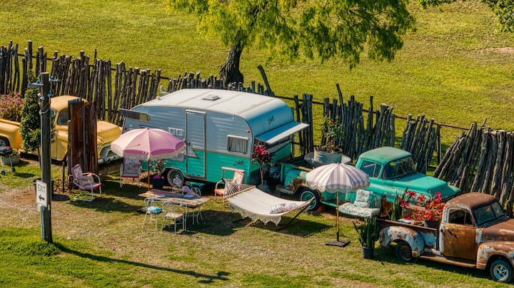 "Funky Flamingo" Shasta Airflyte - San Antonio