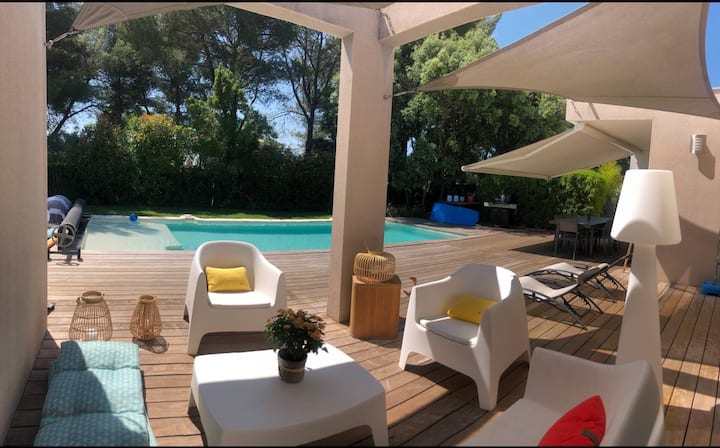 Maison Pour Famille Avec Piscine - Le Crès