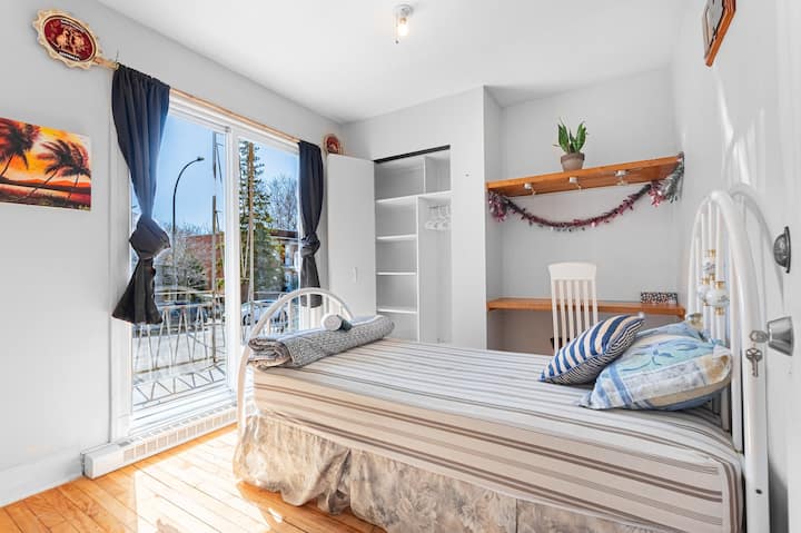 Chambre Balcon Privé. Terrasse.parking. 7min Métro - Montreal