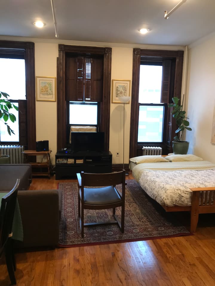 Spacious Rooms In A Town House - Rego Park - Queens NY