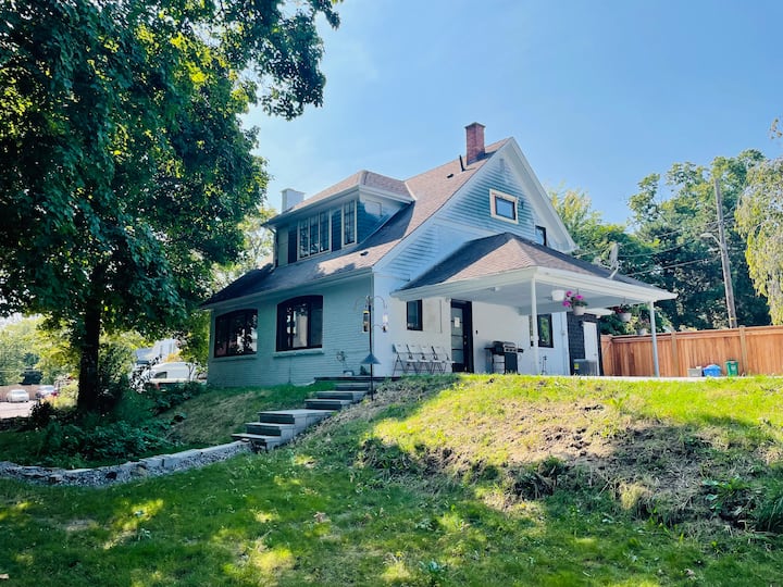 Renovated 3 Bedroom House - Niagara Falls, NY